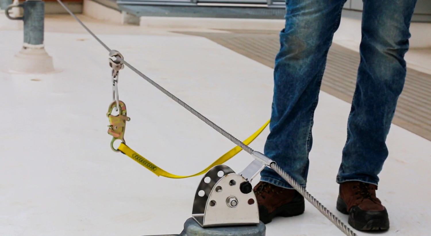 Horizontal Lifelines - OSHA Compliant | Diversified Fall Protection